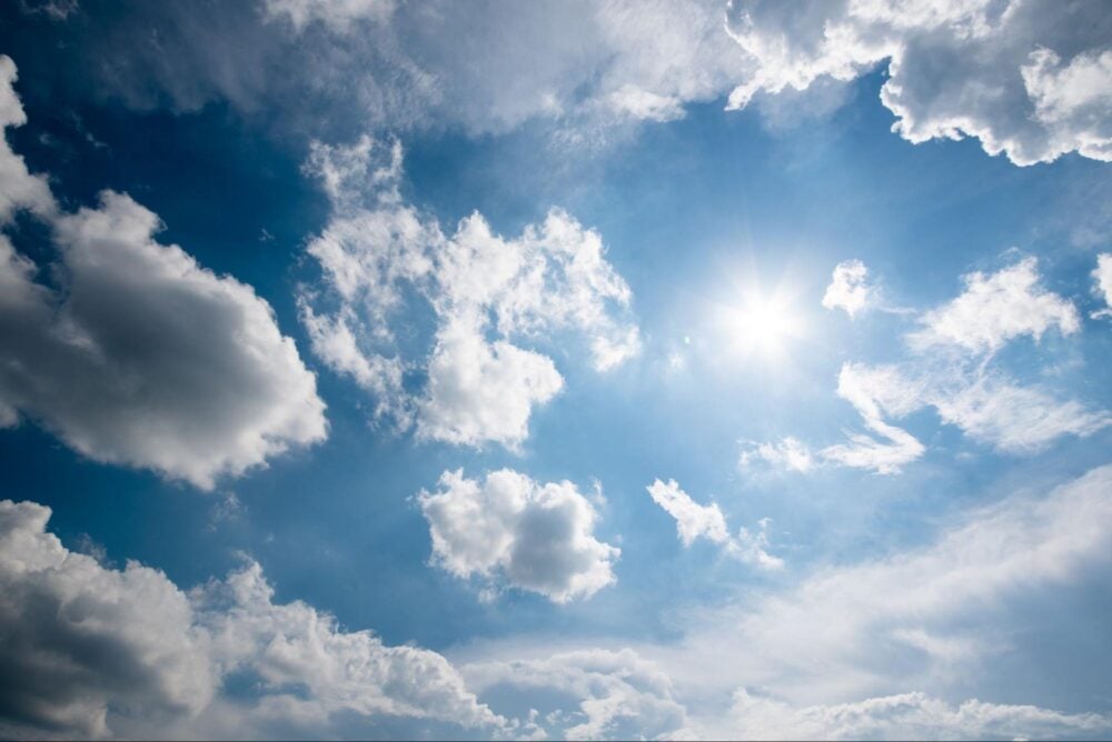 Hora solar pico, ¿qué es y por qué es tan importante conocer cuando se da?